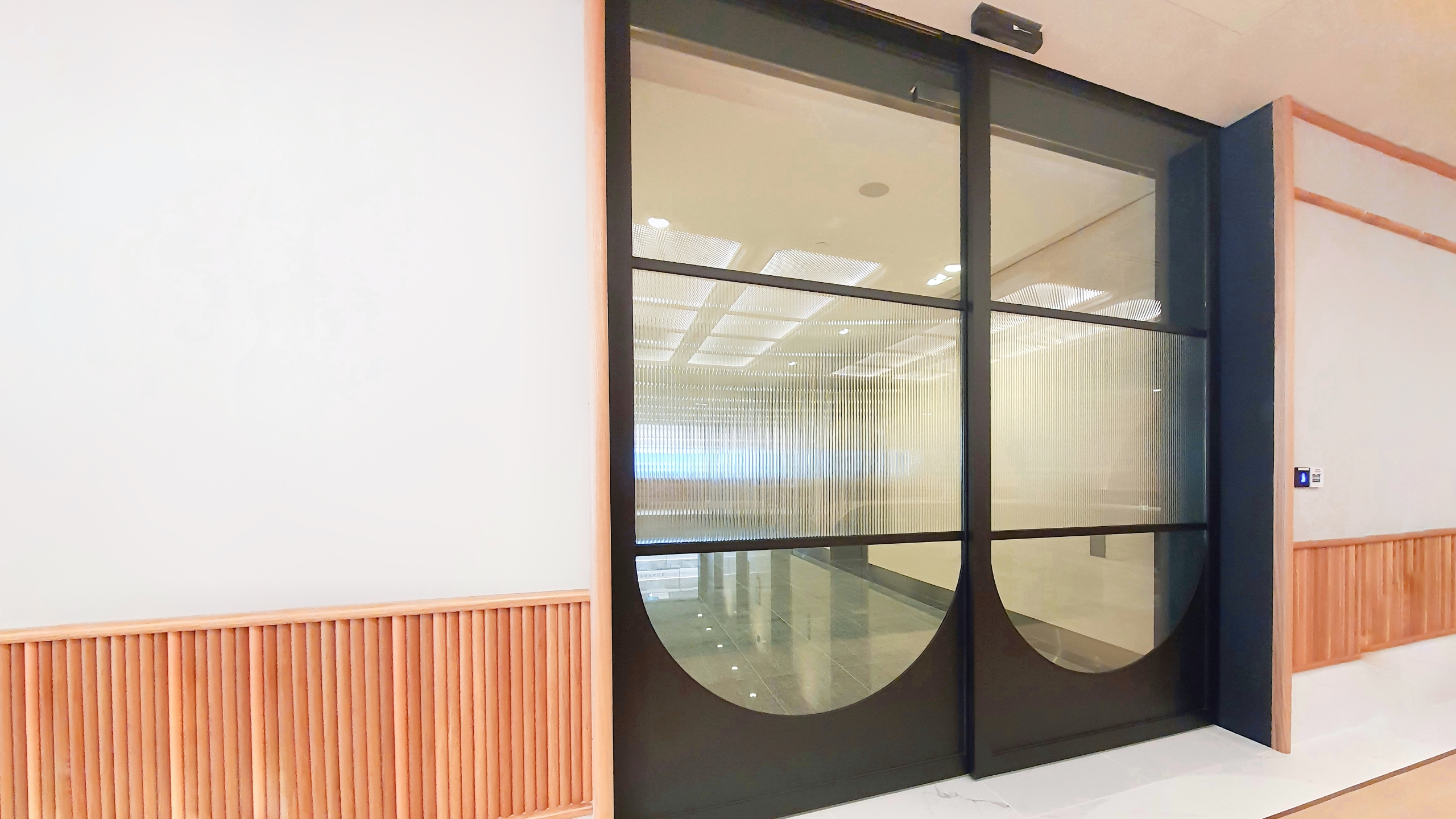 Automatic Sliding Door - Integrate Systems Panel