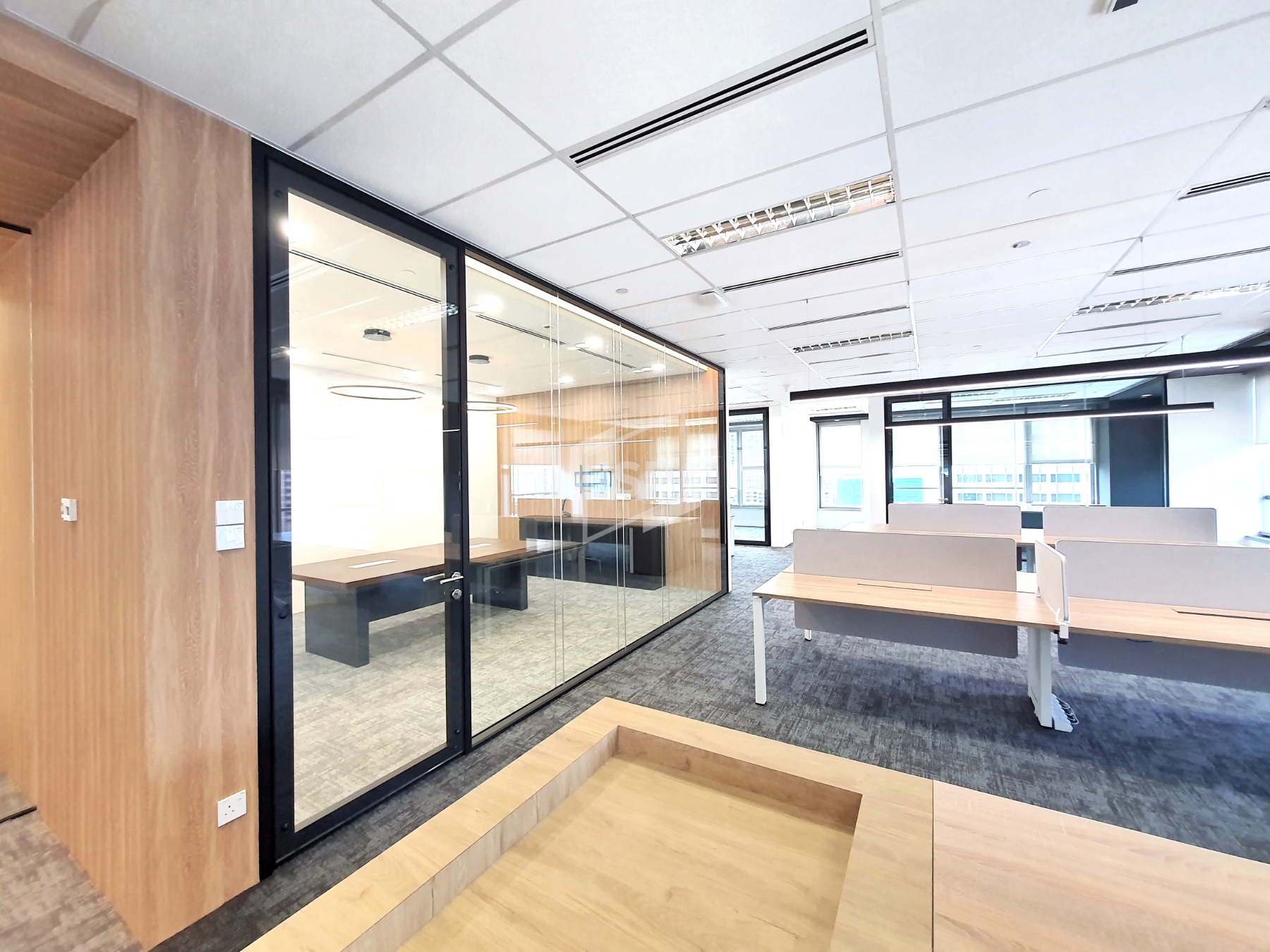 Benefits of Double Glazed Glass Partitions in Workplaces