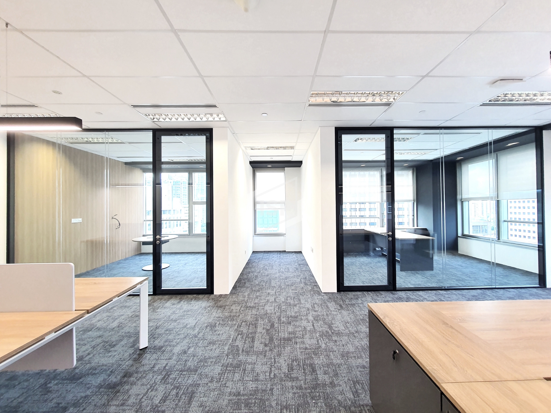 Benefits of Double Glazed Glass Partitions in Workplaces