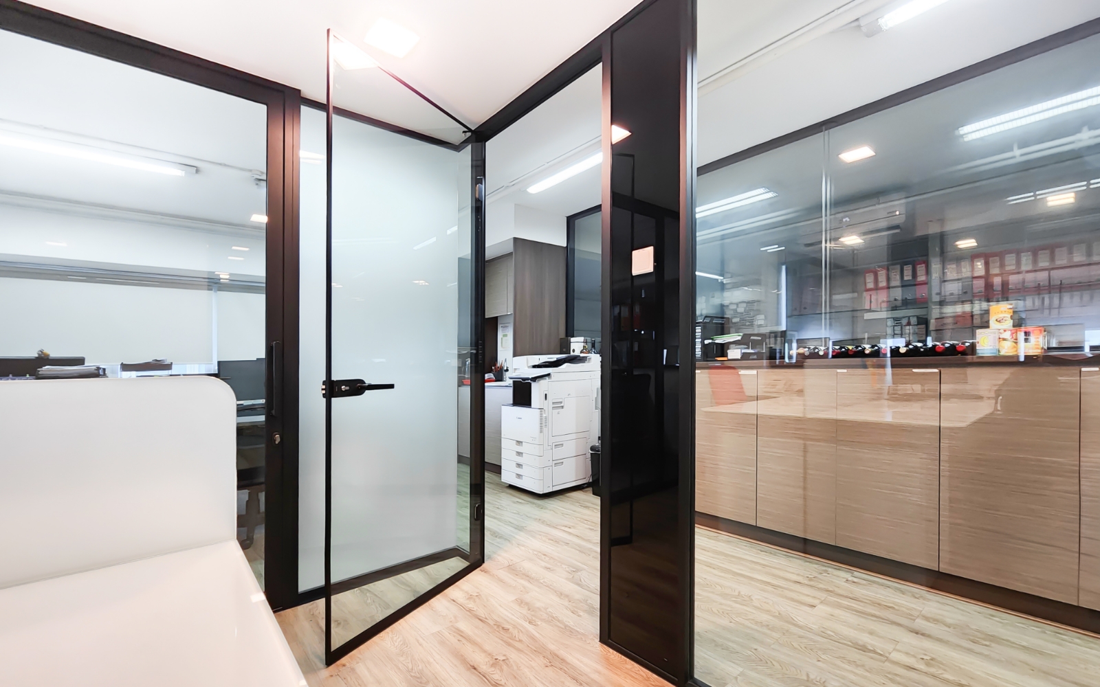 Exploring Office Aesthetics With SOLO Frameless Door
